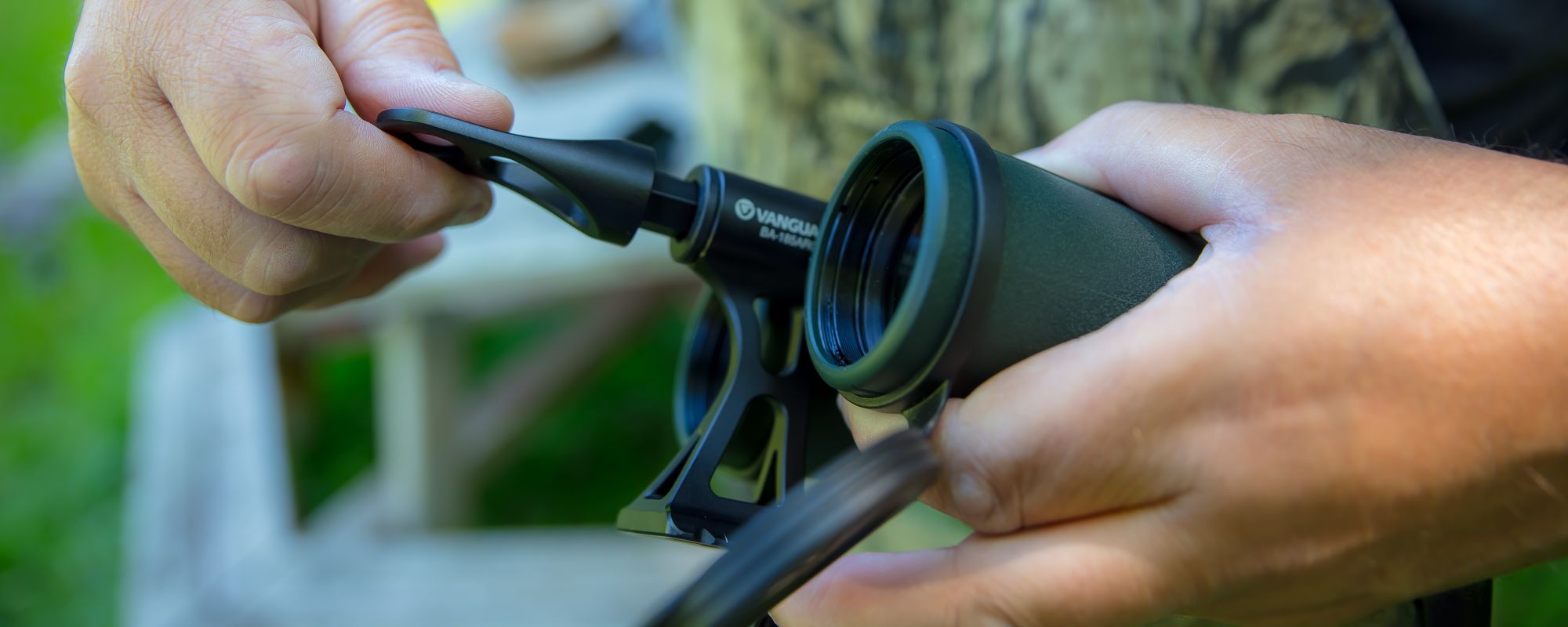 VEO BA-185 ARCA Binocular Tripod Adaptor – Vanguard World UK